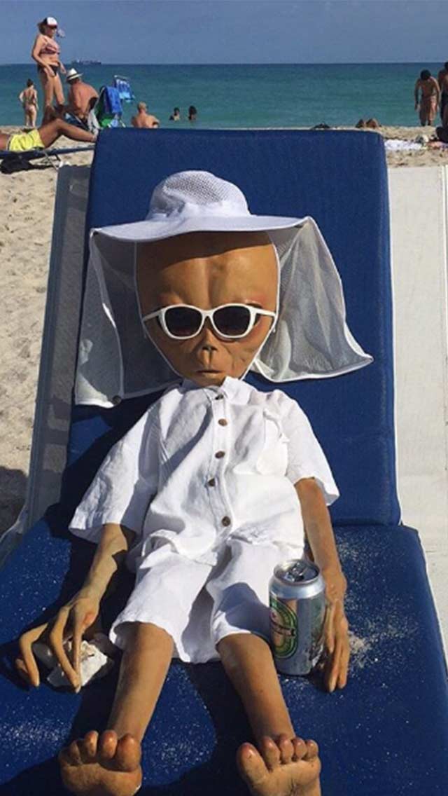 This Alien On Instagram Has An Awesome Life - Funny Gallery | eBaum's World