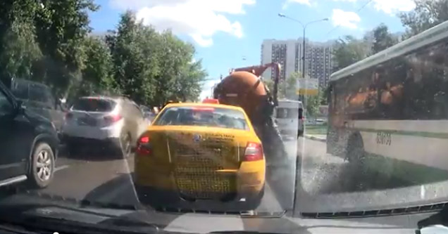 Poop Truck Filled To The Brim Takes a Guy's Day from Bad to Worse ...