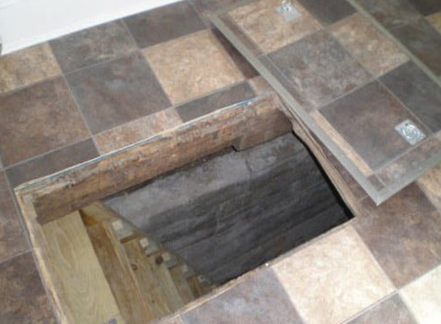 Couple Investigate A Hidden Staircase At Their New Home - Wow Gallery ...