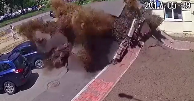 CCTV Footage Of a Sewage Pipe Explosion in Ukraine - Eww Video | eBaum ...