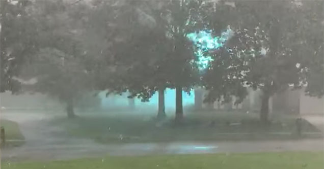 This Electricity Arching Across a Power Line Is Incredibly Spooky - Wow ...