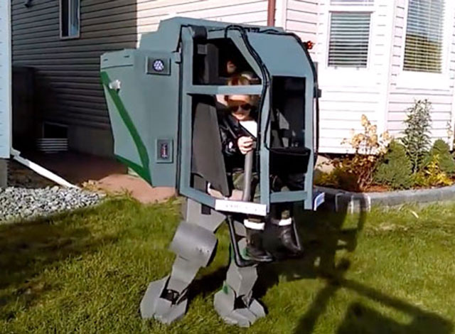 Father-Daughter Mech Halloween Costume Is Next-Level Awesome - Wow Video | eBaum's World