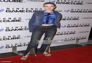 21 Awkward Celebrity Photos from GameCube's Launch Party 19 Years Ago ...