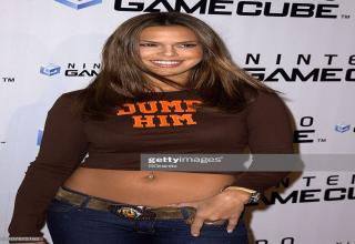 21 Awkward Celebrity Photos from GameCube's Launch Party 19 Years Ago ...