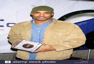 21 Awkward Celebrity Photos from GameCube's Launch Party 19 Years Ago ...