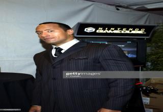 21 Awkward Celebrity Photos from GameCube's Launch Party 19 Years Ago ...