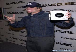21 Awkward Celebrity Photos from GameCube's Launch Party 19 Years Ago ...