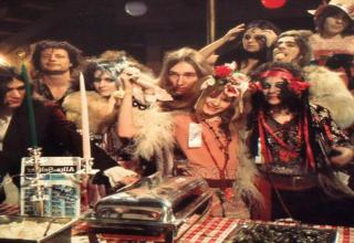 21 Photos of Classic Rock Stars and Their Groupies - Wow Gallery | eBaum's World