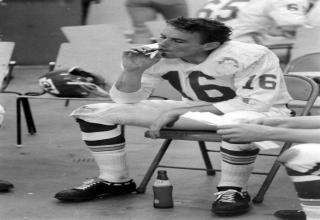 23 Old-School Pics of Athletes Smoking Cigarettes - Funny Gallery ...