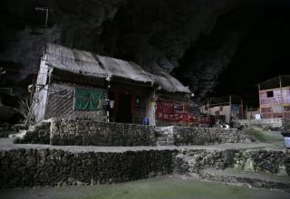 25 Photos of Zhongdong, China’s Last Cave Village | eBaum's World