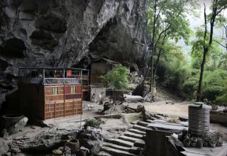 25 Photos of Zhongdong, China’s Last Cave Village | eBaum's World
