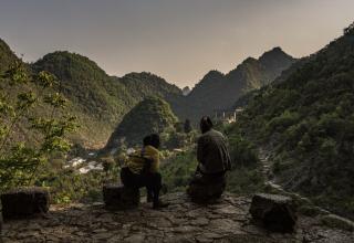 25 Photos of Zhongdong, China’s Last Cave Village | eBaum's World