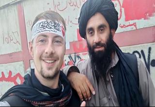 30 Pics of Tourists Posing With the Taliban - Gallery | eBaum's World