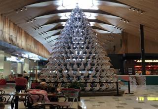 20 Nightmare Photos of the Worst Christmas Trees Ever 'Decorated ...