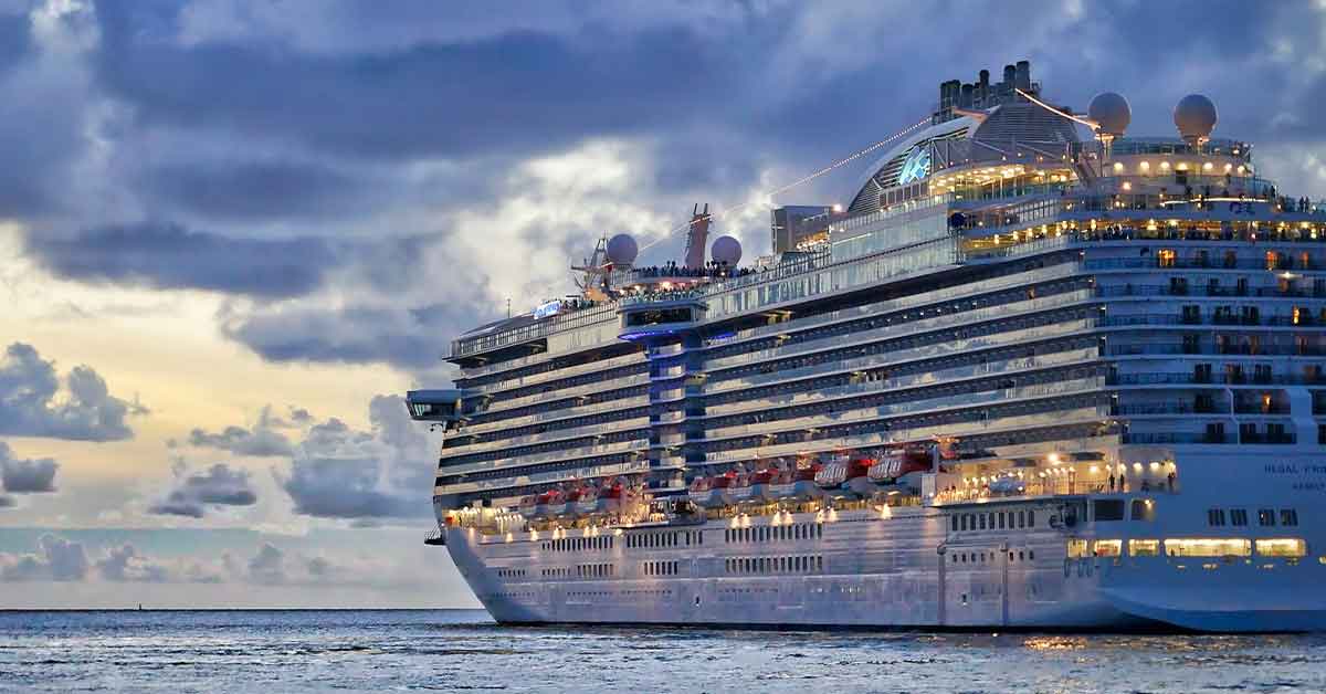 20 Nightmare Cruise Ship Stories From Time at Sea | eBaum's World