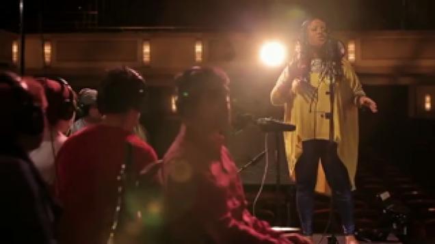 Vocalist sings two notes at once during solo, the band loses it. - Wow ...