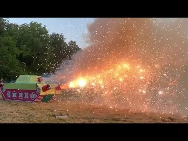 These Guys Made the World's Largest Firework Tank! - Wow Video | eBaum ...