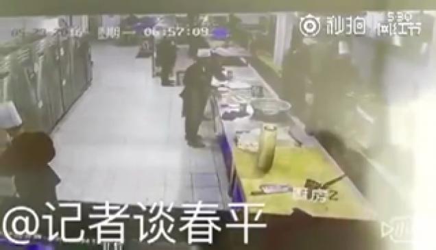 Chef attacks woman over kitchen job dispute! - Wtf Video | eBaum's World
