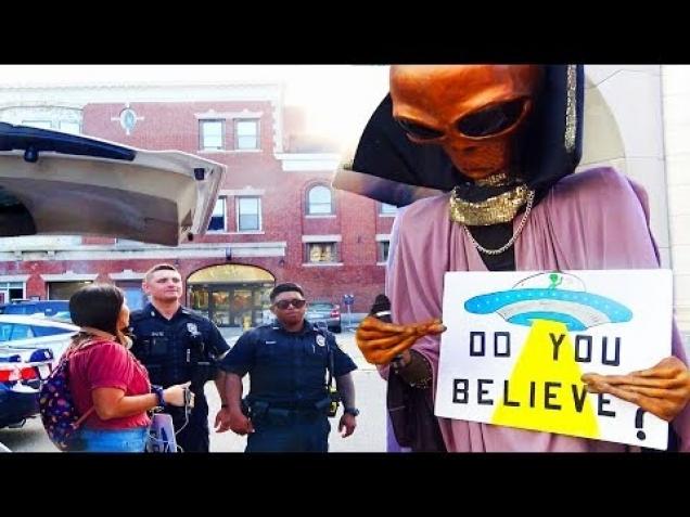 Police Officers Admit to seeing Aliens - Video | eBaum's World