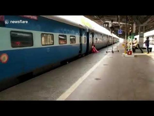 Dramatic moment man rushes to help woman who fell off moving train in ...
