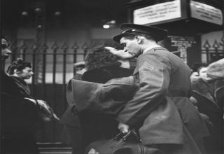 Great Historical Photos Of Love During Wartime - Feels Gallery | eBaum ...