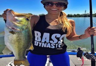 35 Girls Who Fish That Will Make You Grab Your Rod! - Funny Gallery ...