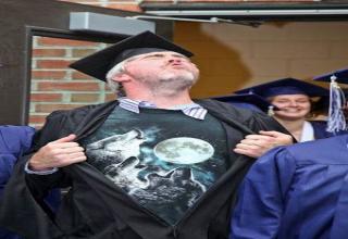 23 Unusual Graduation Photos That Will Make You Say... WTF? | eBaum's World
