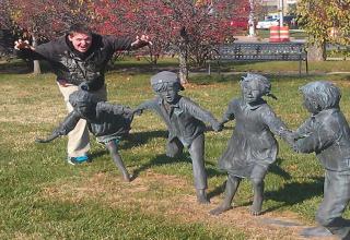 28 Ridiculous Photos With Statues - Funny Gallery | eBaum's World