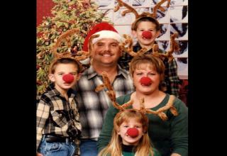 32 Awkward Family Christmas Cards That Should've Never Been Sent ...