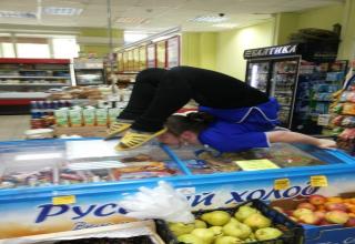 33 Pics of the Weird Sh*t You'll See While Shopping In Public - Funny ...