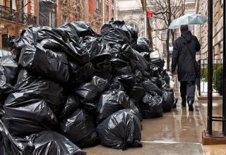 25 Normal Things That Look SUS At Night - Funny Gallery | eBaum's World