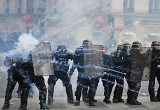 29 of the Most Dramatic Shots from the French Riots - Wow Gallery ...