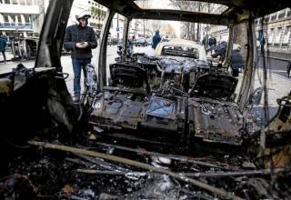 29 of the Most Dramatic Shots from the French Riots - Wow Gallery ...