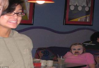 22 Incredibly Creepy Photobombs! - Gallery | eBaum's World