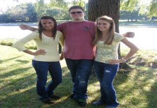 17 People With Very Awkward Hover Hands - Pop Culture Gallery | eBaum's ...