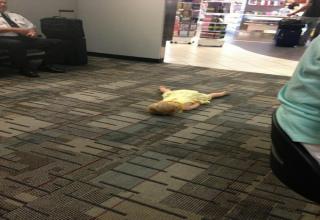 16 Awkward Airplane Moments - Funny Gallery | eBaum's World