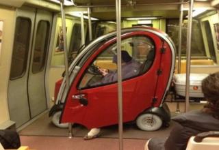 30 Bizarre Things Seen On The Subway - Wtf Gallery | eBaum's World