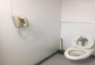 28 Bathrooms That Will Haunt You | eBaum's World