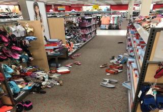 18 People Who Should Be Banned From Stores | eBaum's World