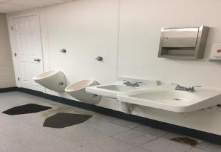 24 Horrible Bathroom Designs | eBaum's World