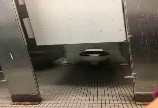 24 Horrible Bathroom Designs | eBaum's World