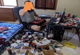 23 Slobs Living in Their Own Filth | eBaum's World