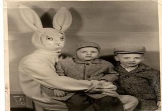 47 Incredibly Awkward Easter Photos - Funny Gallery | eBaum's World