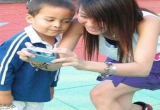 23 Kids Who Discovered Boobs - Funny Gallery | eBaum's World