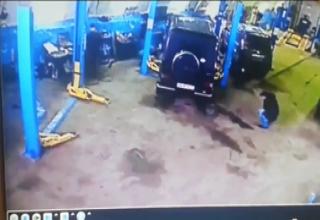 Garage Car Lift FAIL - Video | eBaum's World